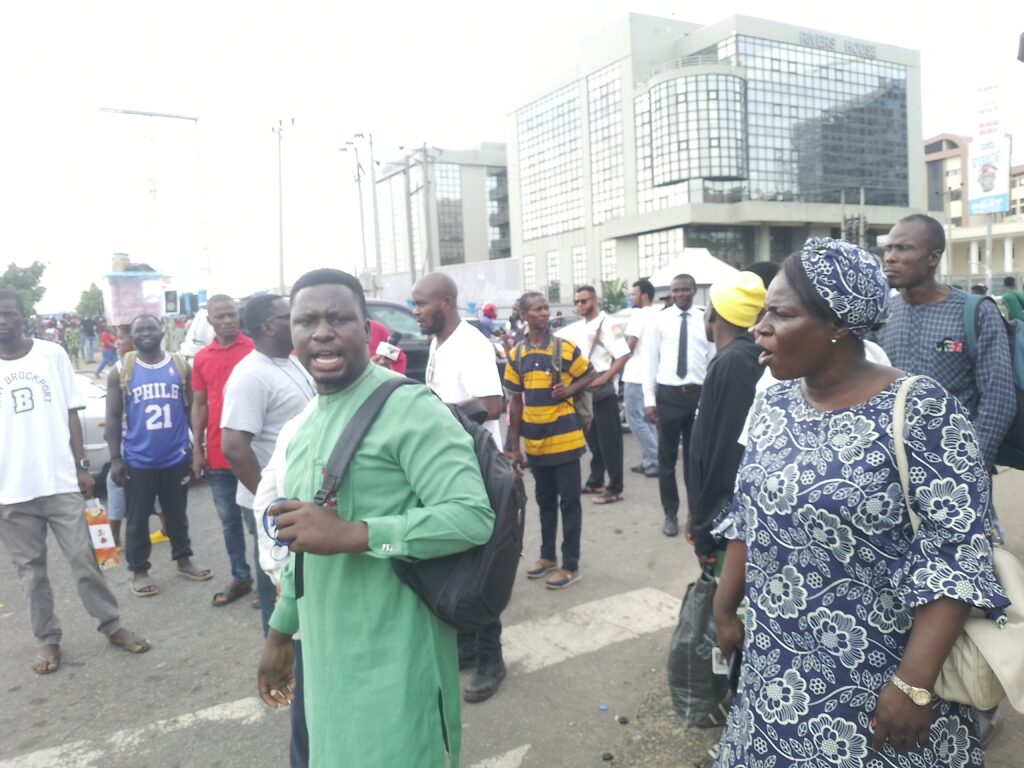 Angry Civil Servants Criticise Road Blockades in Abuja as Sowore ...